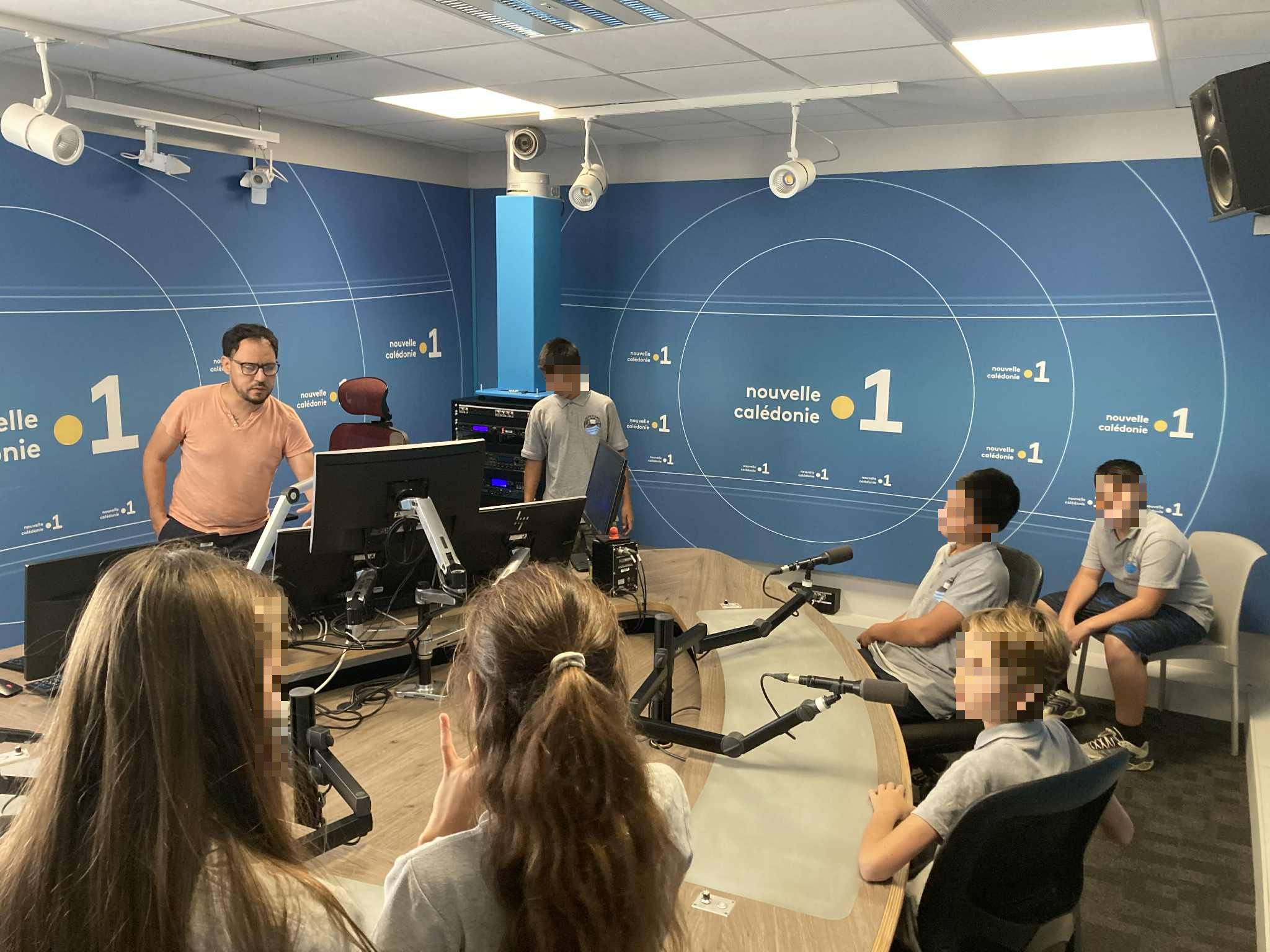 Les 5ème SIA dans les studios de NC La 1ère - Collège de Dumbéa-sur-Mer